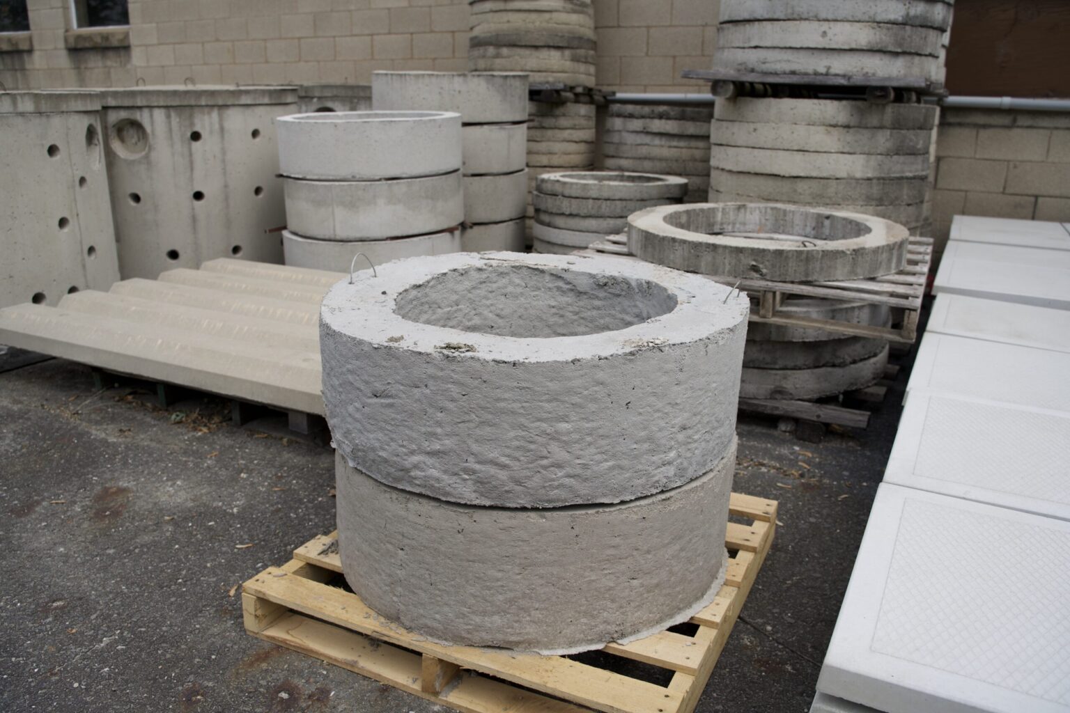 What Are Precast Fire Rings? Benefits for Homes, Hotels & More