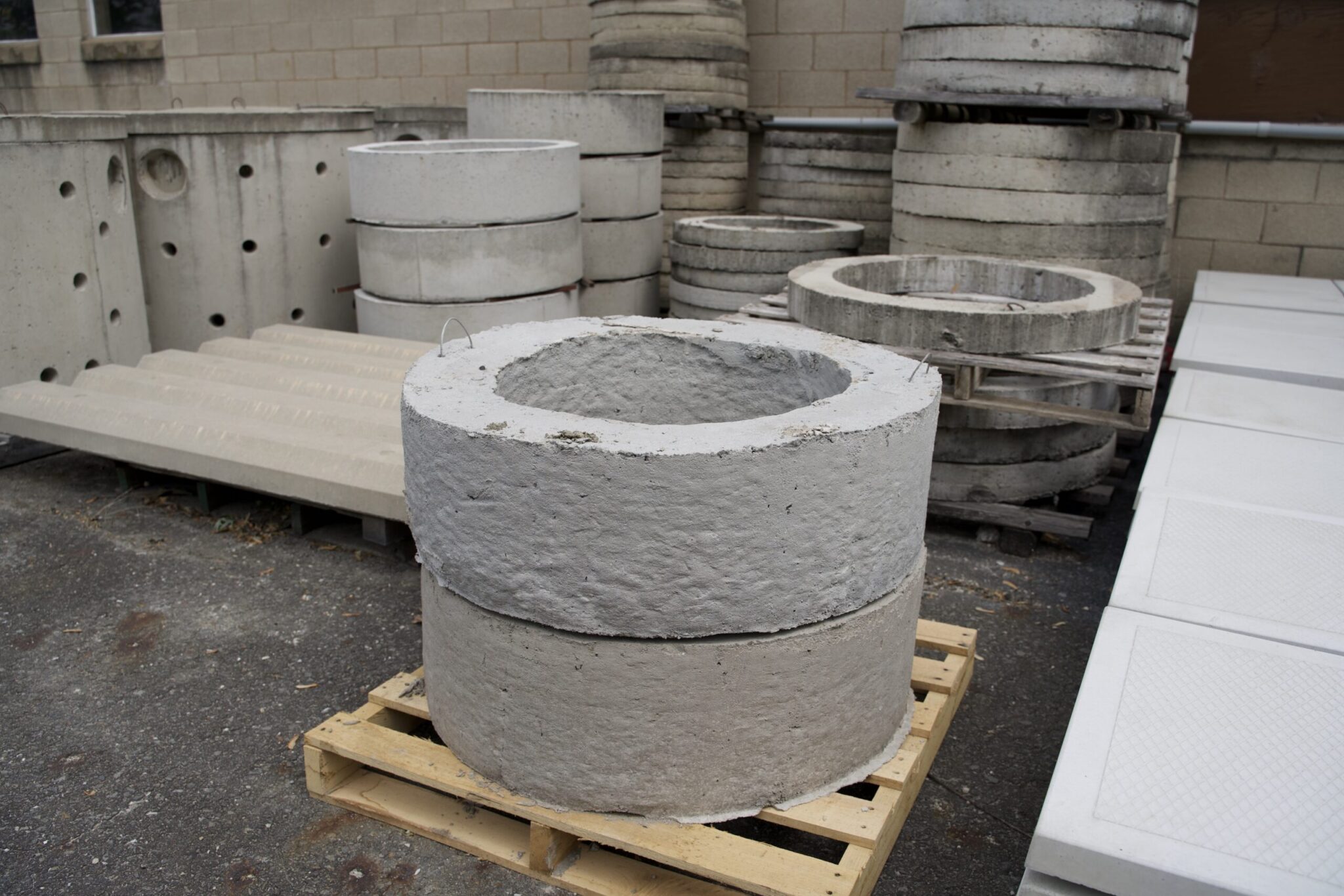 What Are Precast Fire Rings? Benefits for Homes, Hotels & More